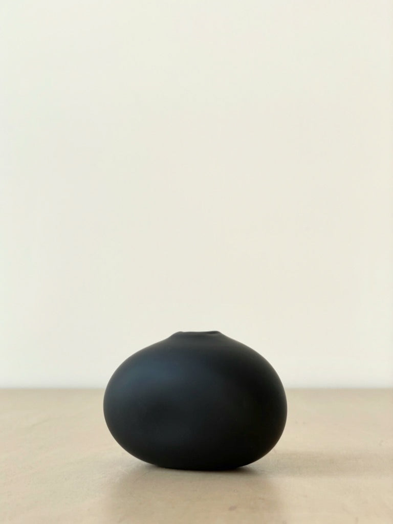 Riverstone Glass Bud Vase Matte Black – The Arc